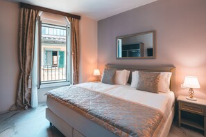 Quarto casal | Frigobar, cofres nos quartos, escrivaninha, cortinas blackout