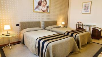 Camas Select Comfort, frigobar, cofres nos quartos, escrivaninha