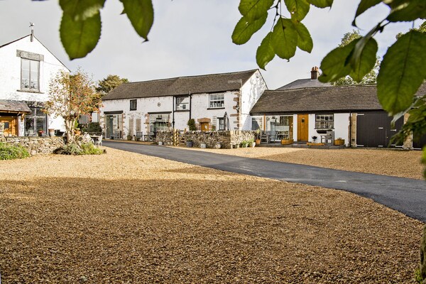 Hawthorn Farm Guest House - Buxton, UK