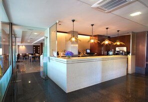 Café da manhã com buffet todos os dias (EUR 9 por pessoa)