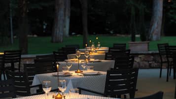 Café da manhã, almoço e jantar; culinária italiana