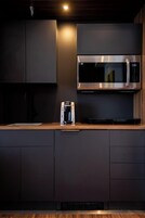 Quarto Superior, 2 camas queen-size, Vista para a cidade | Kitchenette privada | Minifrigorífico, um micro-ondas, uma placa de cozinha 