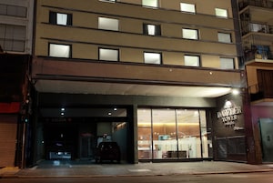 Fachada do alojamento (tarde/noite)