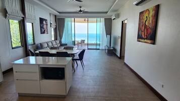 3 Bedroom Penthouse | Sala | Televisor de 40 polegadas com canais digitais