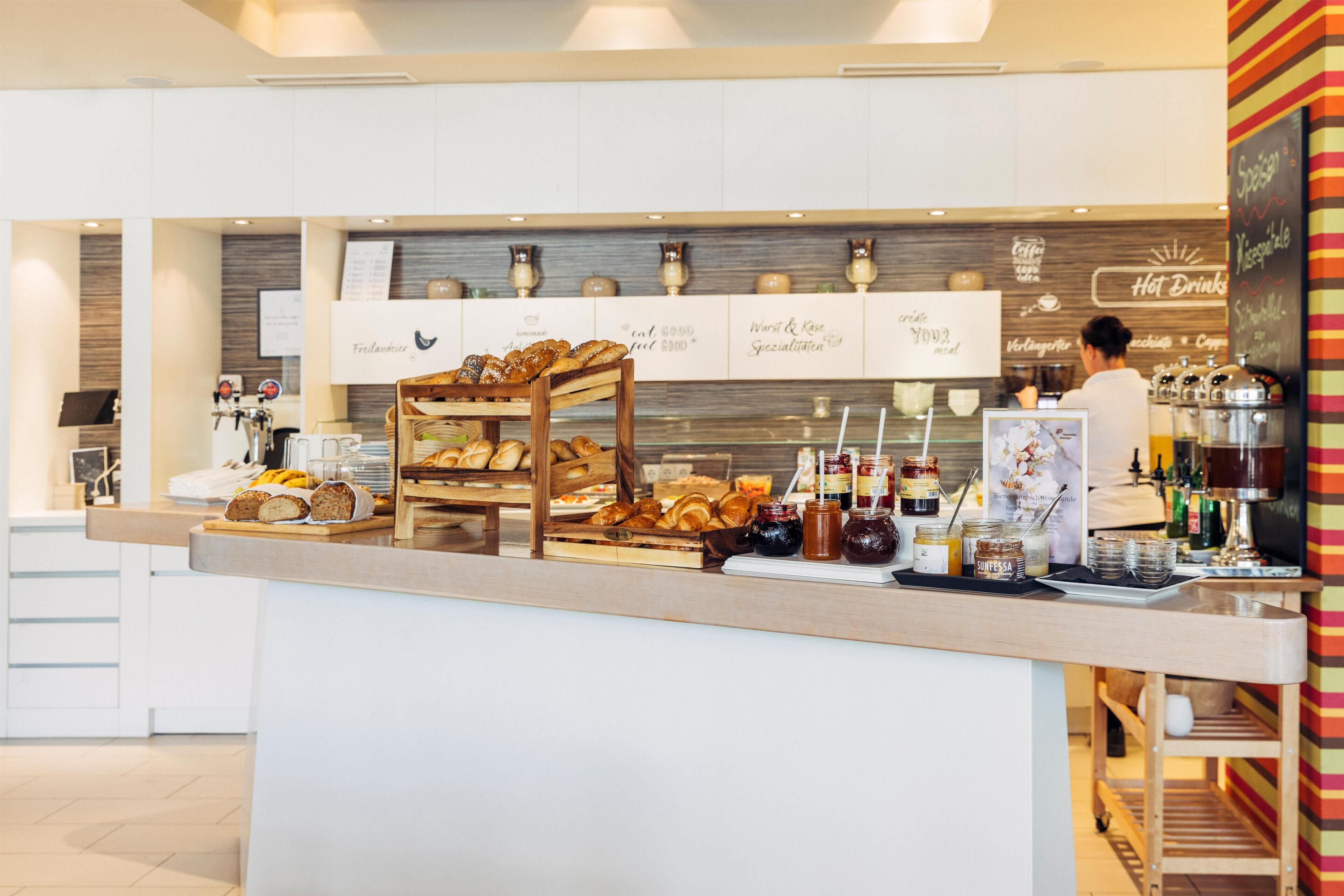 Pequeno-almoço tipo buffet diário (18 EUR por pessoa) 