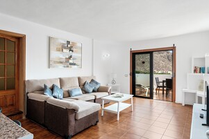 Apartamento standard, 1 quarto | Área de estar | TV de tela plana