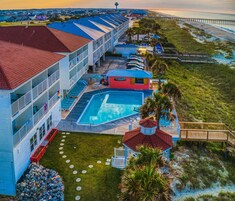 Piscina interna, piscina externa sazonal, espreguiçadeiras