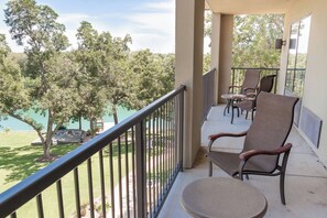 Quarto, 2 camas queen-size, não fumadores, vista para o rio (Balcony) | 1 quarto, roupa de alta qualidade, secretária