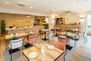 Café da manhã com buffet todos os dias mediante uma taxa