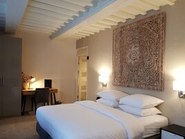 Suite Júnior, 1 cama king-size | Roupa de alta qualidade, cortinas/cortinados opacos, Wi-fi grátis 