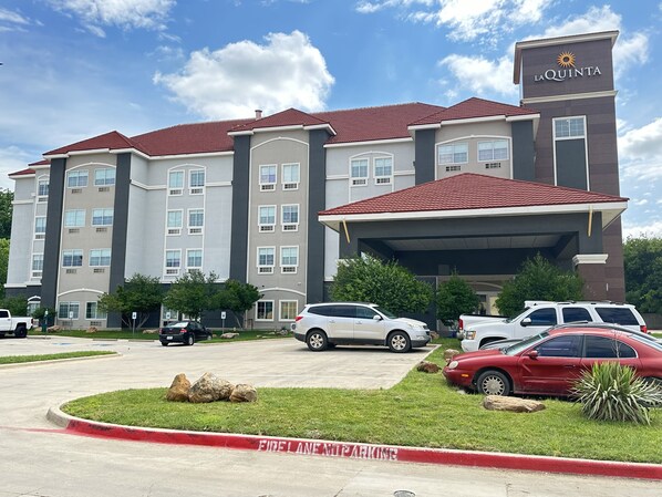 La Quinta Inn & Suites by Wyndham Decatur in Decatur: Find Hotel ...