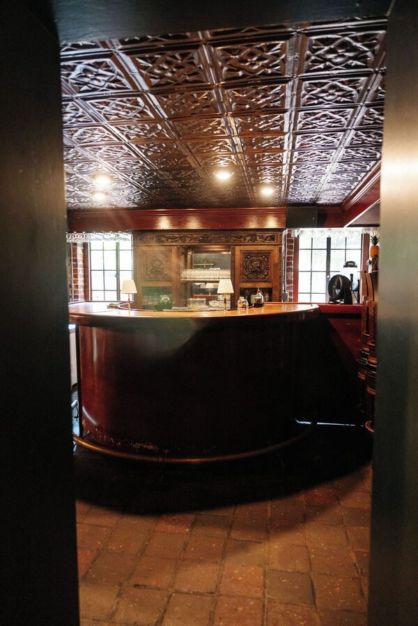 Ironclad Inn & Bourbon Room - Virginia