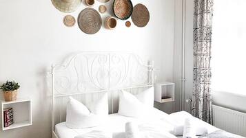 Quarto Duplo, casa de banho privativa ( ECO) | Edredões de penas, com decoração personalizada