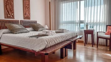 Quarto Duplo Superior, vista para o mar (Room Sayan) | Roupa de alta qualidade, edredões de penas, minibar, cofre no quarto