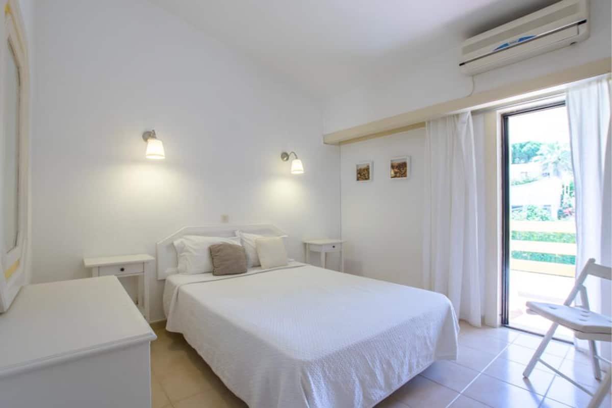 3 quartos, cofre no quarto, cortinas/cortinados opacos