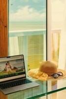 Standard Room 2 | Minibar, cofre com capacidade para portátil 