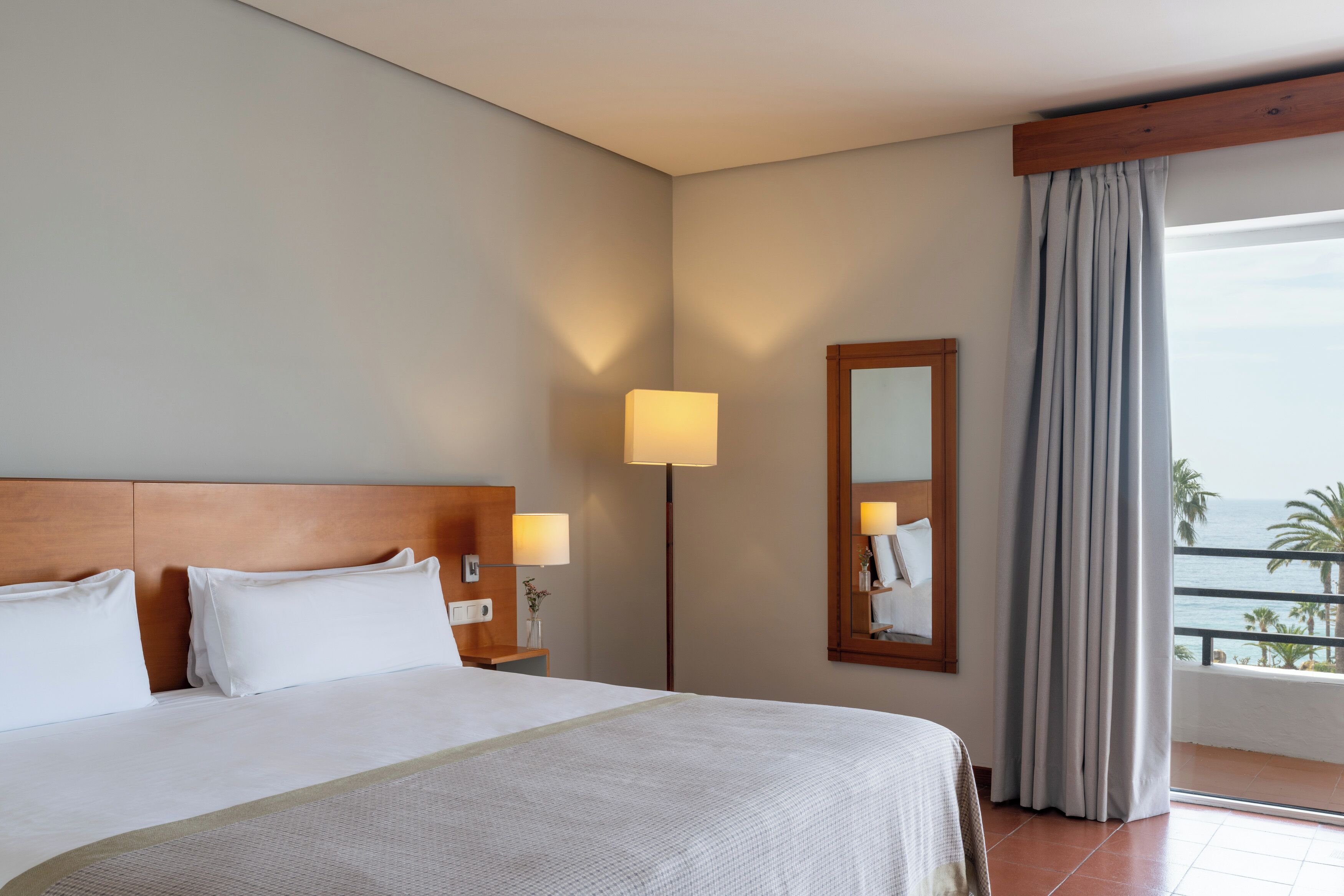 Quarto casal standard | Frigobar, cofres nos quartos, escrivaninha, Wi-Fi de cortesia