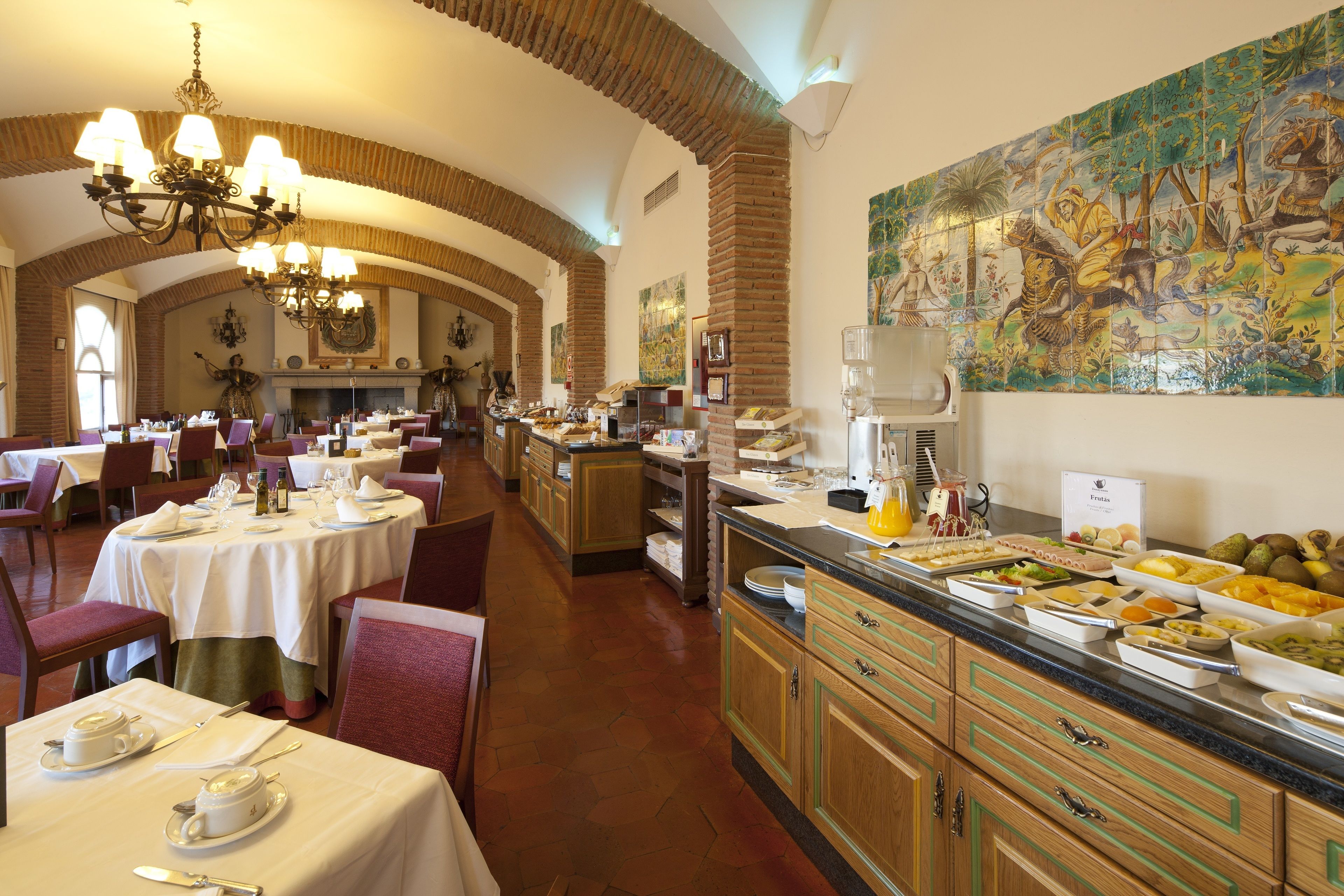 Café da manhã com buffet todos os dias (EUR 18 por pessoa) 