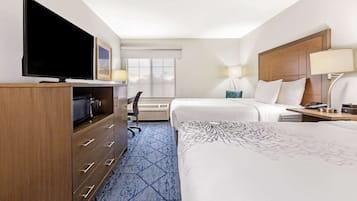 Quarto luxo, 2 camas Queen, para não fumantes | Roupas de cama premium, cofres nos quartos, escrivaninha