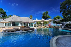 2 piscinas externas