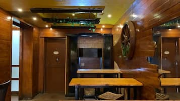 3 bares/lounges