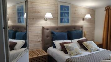 Quarto casal conforto, 1 cama de casal | Escrivaninha, quartos à prova de som, ferros/tábuas de passar roupa