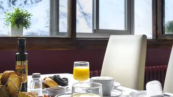 Pequeno-almoço tipo buffet diário incluído