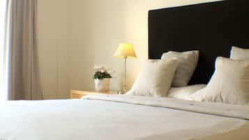 Roupas de cama premium, cofres nos quartos, individualmente decorados