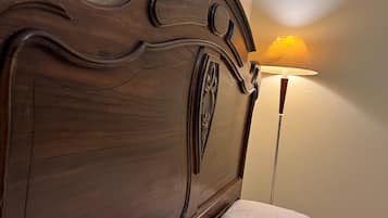 Minibar, cofre no quarto, roupa de cama fornecida