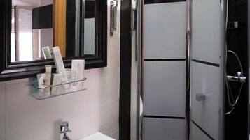 Quarto Quádruplo | 1 quarto, roupa hipoalergénica, cofre no quarto