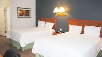 Quarto Individual Básico, 2 camas queen-size | Cortinas/cortinados opacos, Wi-fi grátis, roupa de cama fornecida