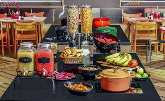 Café da manhã com buffet mediante uma taxa