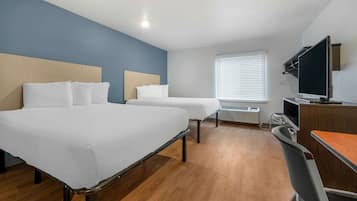 Estúdio Standard, 2 camas queen-size, não fumadores, frigorífico e micro-ondas | Secretária, secretária adequada para computadores portáteis