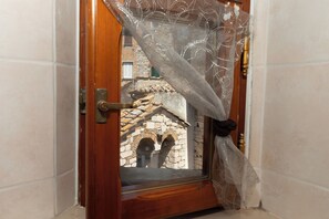 Quarto Individual | Minibar, cofre no quarto, com mobília individualizada, secretária