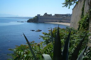 Perto da praia, autocarro para a praia