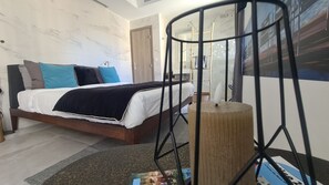 Quarto Deluxe | Minibar, cofre no quarto, secretária, quartos insonorizados 