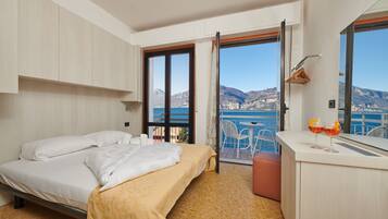 Quarto Clássico com Cama de Casal, 1 cama de casal ou 2 camas individuais, varanda | Roupa de alta qualidade, minibar, cofre no quarto, secretária