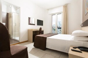 Frigobar, cofres nos quartos, individualmente decorados