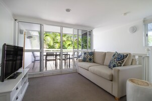 Cobertura, 2 quartos | Área de estar | Smart TV