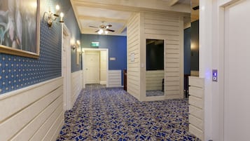Quarto solteiro básico | Saguão
