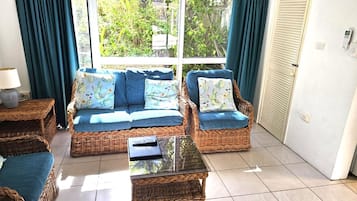 Apartamento, 2 quartos | Televisor LCD