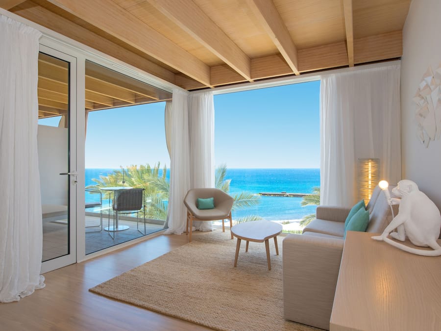 Cofres nos quartos, escrivaninha, espaço de trabalho para notebook