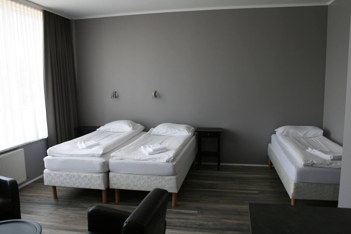 Quarto triplo standard | Cortinas blackout, Wi-Fi de cortesia, roupa de cama