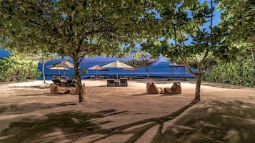 Praia particular, areia branca