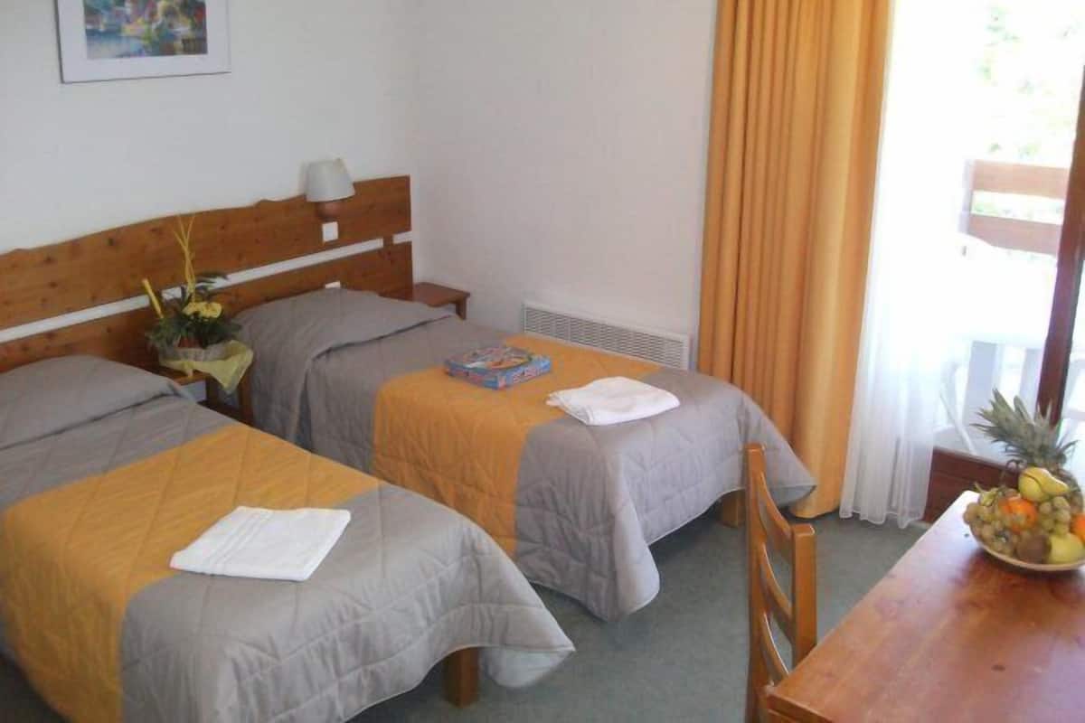 1 quarto, individualmente decorados, individualmente mobiliados