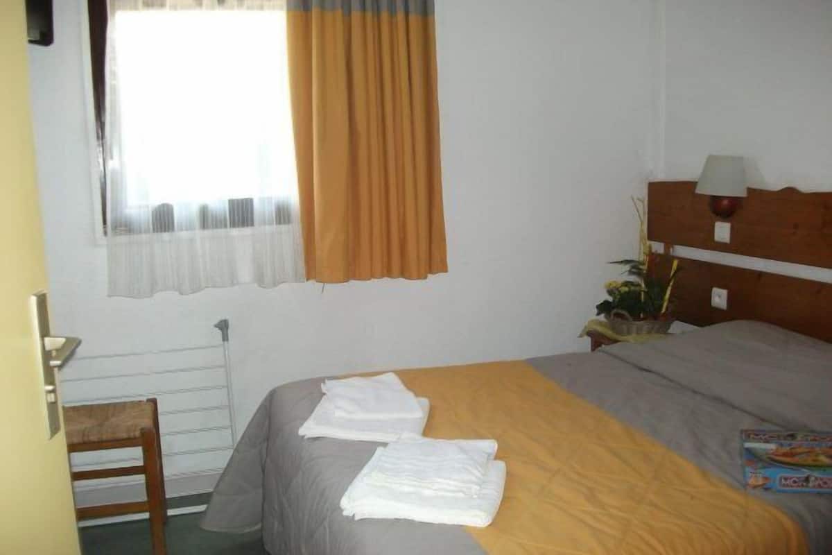 1 quarto, individualmente decorados, individualmente mobiliados