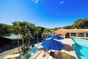 2 piscinas externas, guarda-sóis, espreguiçadeiras