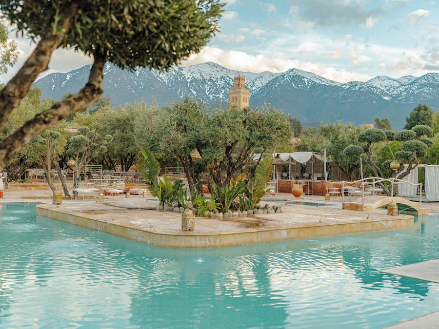 Piscina externa, funciona das 9h às 19h30, guarda-sóis, espreguiçadeiras