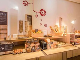 Café da manhã com buffet todos os dias mediante uma taxa