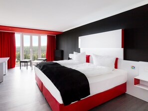 Quarto casal standard | Frigobar (abastecido com alguns itens grátis), cofres nos quartos